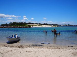 Discover Beautiful Naru Beach in Lake Macquarie - Newy with Kids