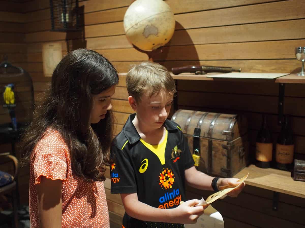 60 Minutes To Puzzle Your Way Out of An Escape Room - Newy with Kids