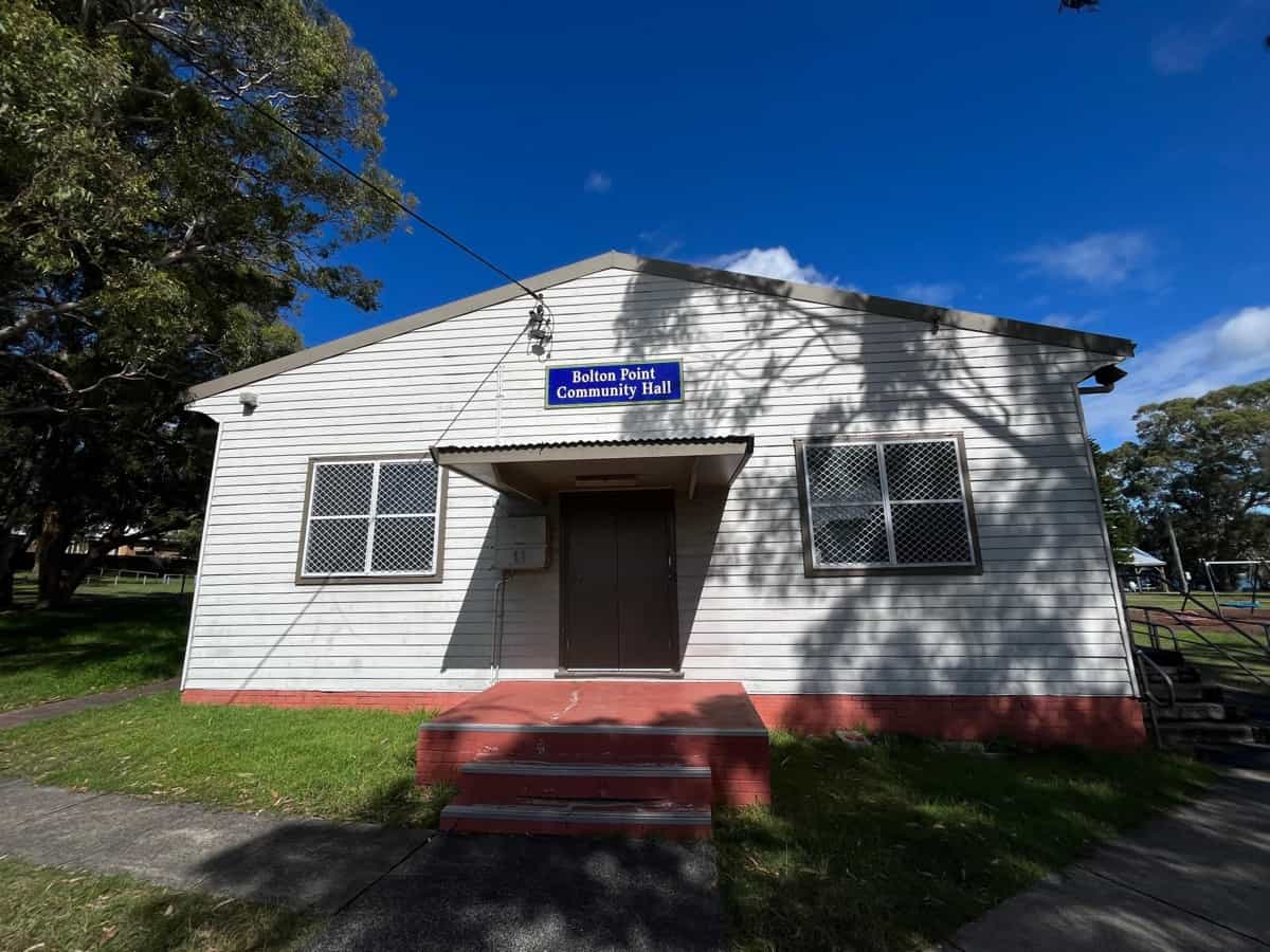 Great Views & a Lakeside Playground at Bolton Point Park - Newy with Kids