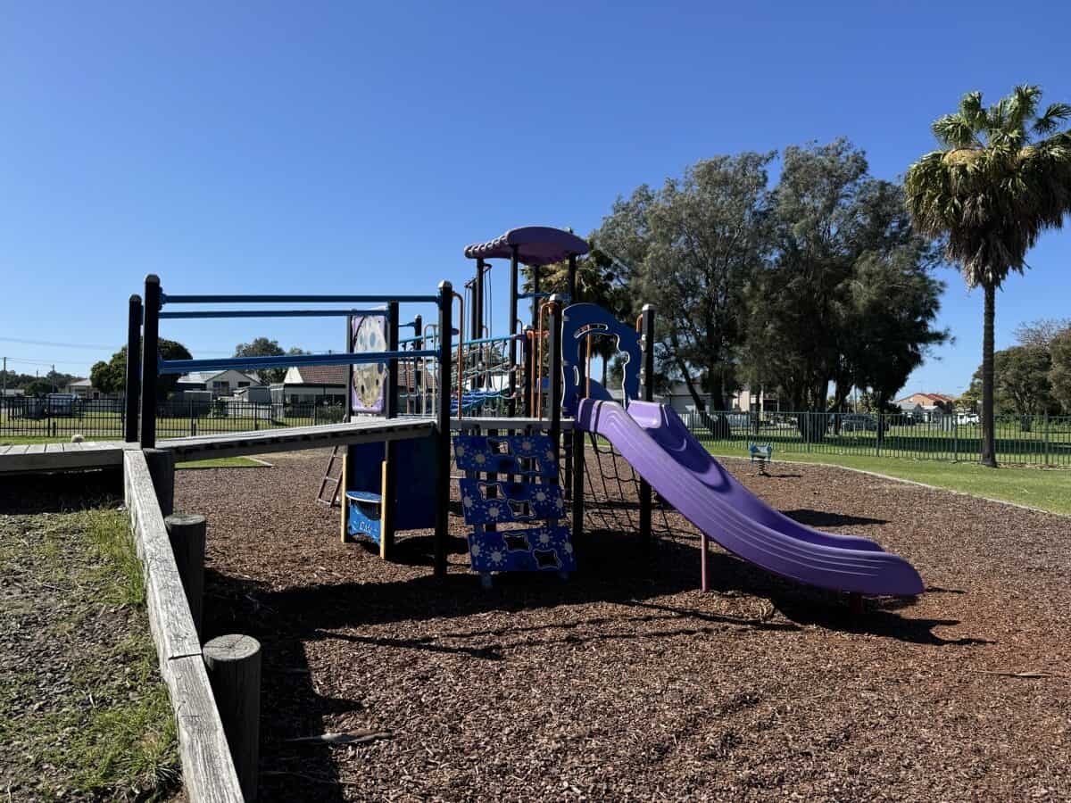 Pelican Foreshore Park: A Great Playground & Swimming Spot - Newy with Kids